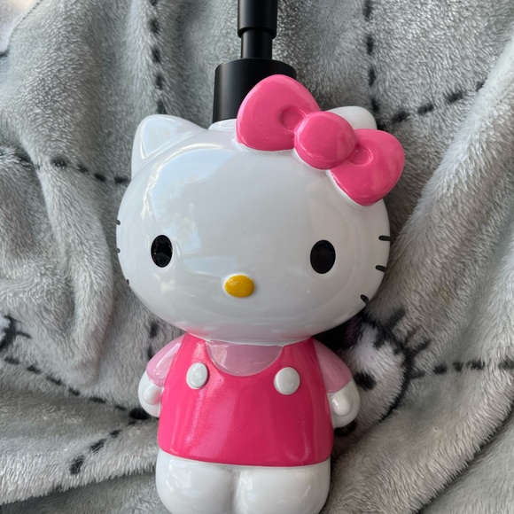 Hello Kitty | Bath | Hello Kitty Soap Dispenser | Poshmark